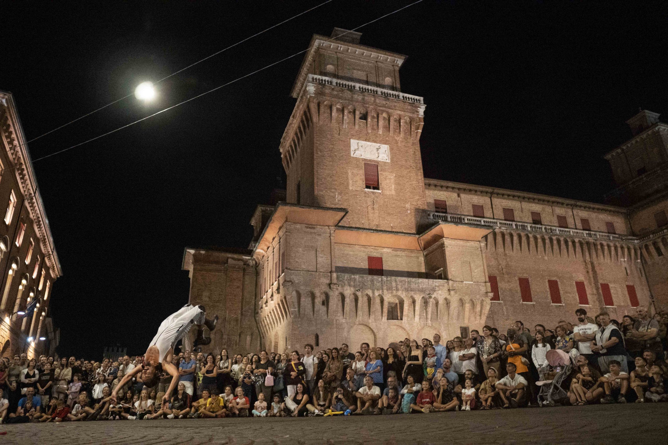 La strada, le gente, gli artisti: torna il Ferrara Buskers Festival ...