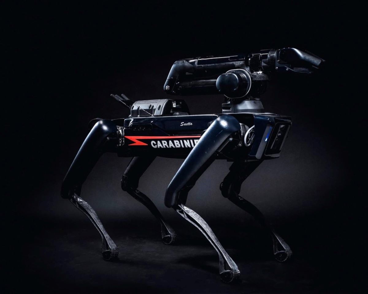 Ecco Saetta, il cane-robot-carabiniere - Metropolitano.it